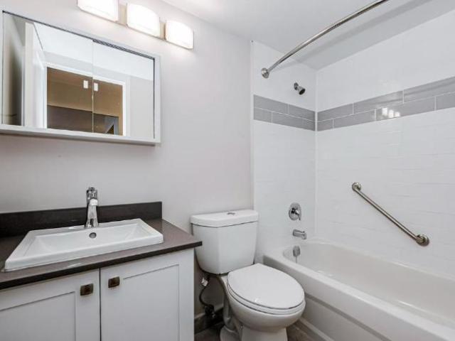 1 Br, 1 bath, Apartment 140 Erskine Avenue