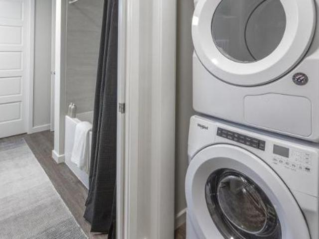1 Br, 1 bath, Apartment 140 SW Columbia St