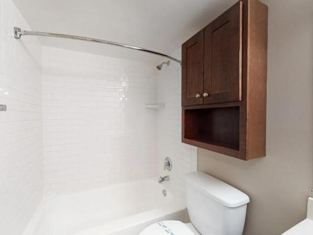 1 Br, 1 bath, Apartment 1417 Valley Lake Dr