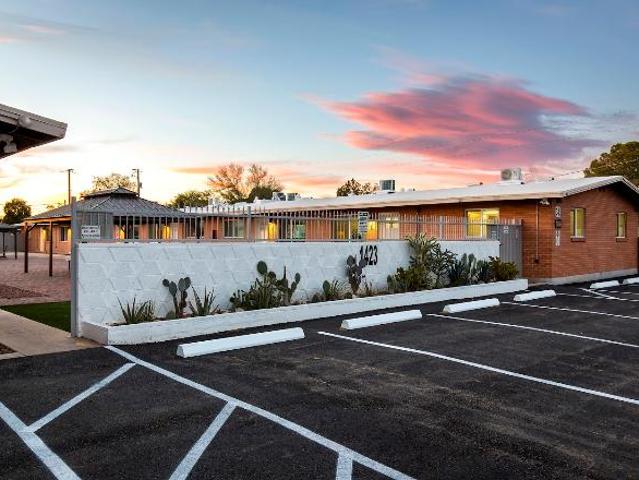 1 Br, 1 bath, Apartment 1423 North Venice Avenue