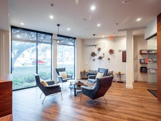 1 Br, 1 bath, Apartment 1424 Summit Avenue