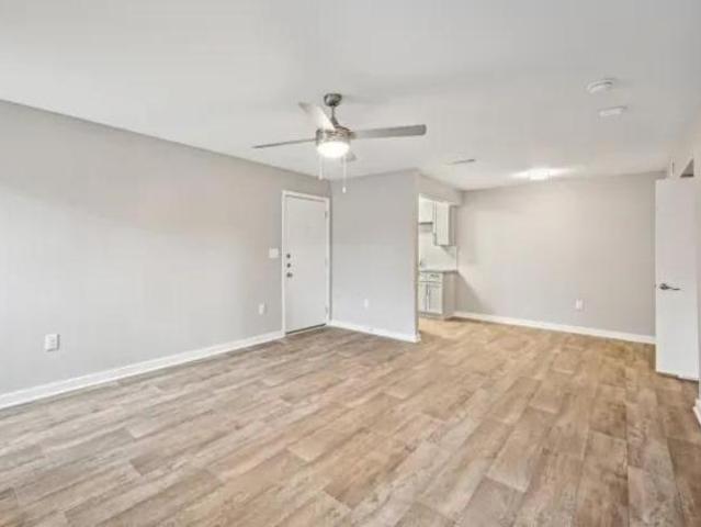 1 Br, 1 bath, Apartment 14350 Dallas Parkway