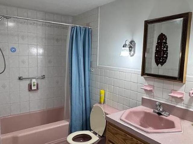 1 Br, 1 bath, Apartment 14 Lombard Ct