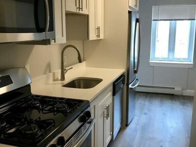 1 Br, 1 bath, Apartment 14 Mount Ida Street