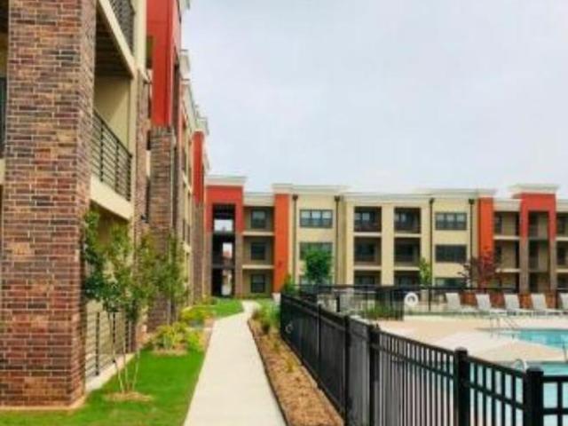 1 Br, 1 bath, Apartment 15400 Lone Oak Rd