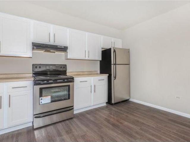 1 Br, 1 bath, Apartment 1550 Dempster St