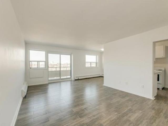 1 Br, 1 bath, Apartment 1550 Lawrence Avenue West