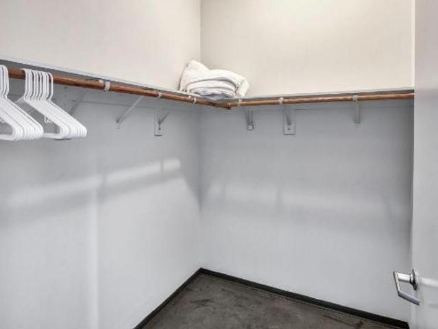 1 Br, 1 bath, Apartment 1555 Vine St