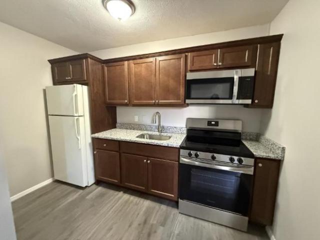 1 Br, 1 bath, Apartment 158 Wellington St