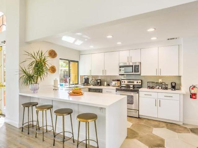 1 Br, 1 bath, Apartment 15909 Avenida Venusto