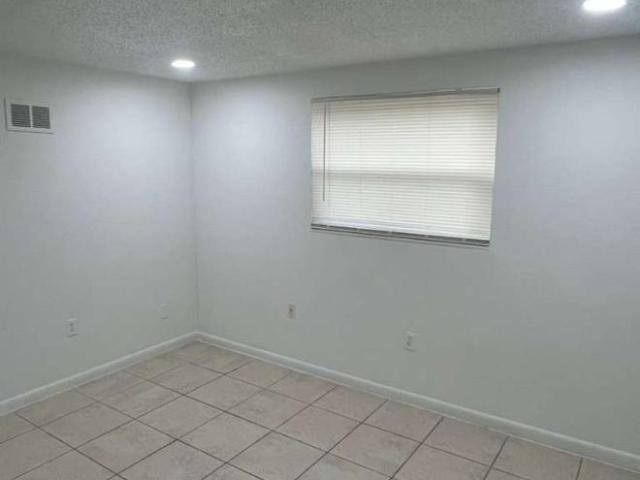 2 Br, 1 bath, Apartment 1503 E 142nd Avenue