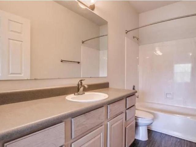 1 Br, 1 bath, Apartment 1500 Central Ave SW
