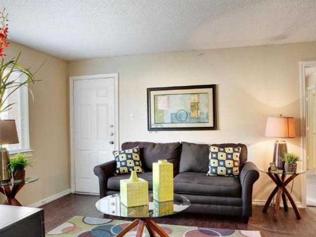 1 Br, 1 bath, Apartment 1501 Tennis Dr