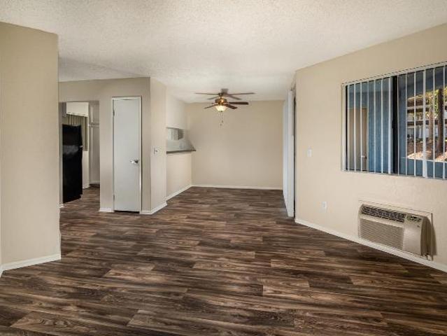 1 Br, 1 bath, Apartment 1501 E Grand Ave