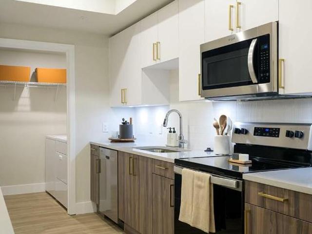 1 Br, 1 bath, Apartment 150 SE 3rd Ave