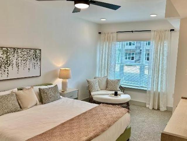 1 Br, 1 bath, Apartment 15120 Idlewild Rd