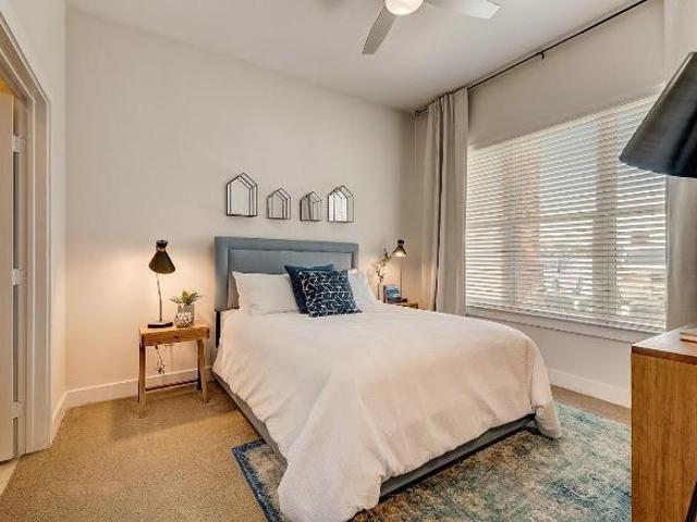 1 Br, 1 bath, Apartment 1521 E Royal Lane