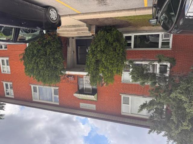 1 Br, 1 bath, Apartment 15 Floral Crescent