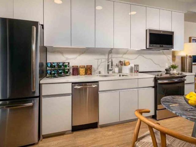 1 Br, 1 bath, Apartment 1641 Lincoln Blvd
