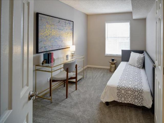 1 Br, 1 bath, Apartment 1652 Brookdale Rd