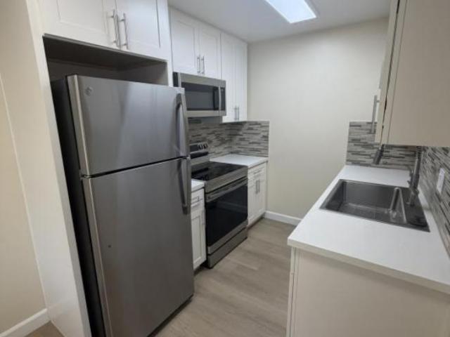 1 Br, 1 bath, Apartment 1656 Newhall St
