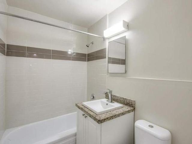 1 Br, 1 bath, Apartment 165 Erskine Ave