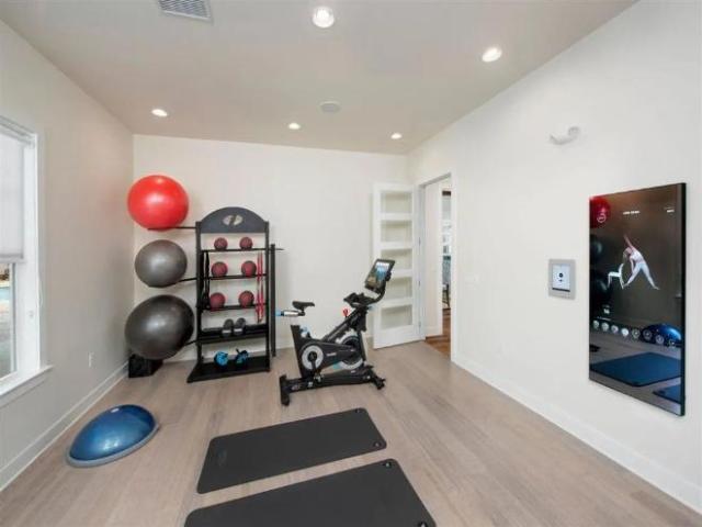 1 Br, 1 bath, Apartment 165 W Mulberry Blvd