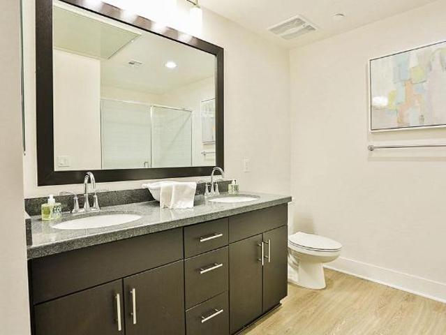 1 Br, 1 bath, Apartment 1675 E Morten Ave