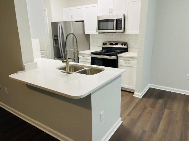 1 Br, 1 bath, Apartment 1600 Belle Point Dr
