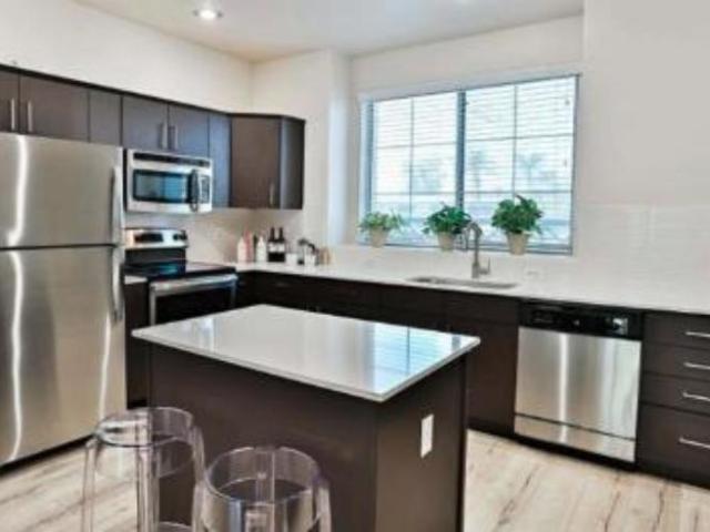 1 Br, 1 bath, Apartment 1601 E Highland Ave
