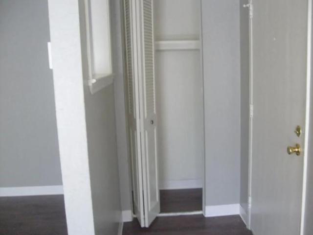 1 Br, 1 bath, Apartment 1606 Kent Pl