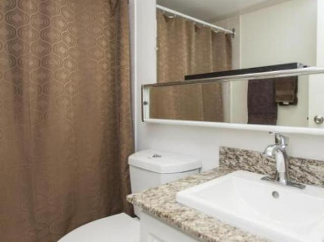 1 Br, 1 bath, Apartment 160 Erskine Avenue
