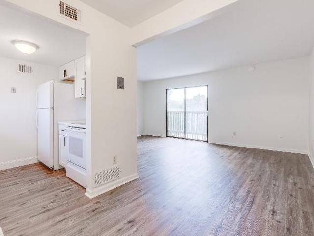 1 Br, 1 bath, Apartment 160 Glenn Street