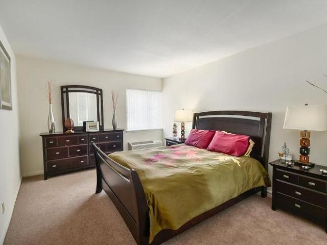 1 Br, 1 bath, Apartment 1610 Sunset Ave