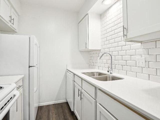 1 Br, 1 bath, Apartment 1616 Royal Crest Drive