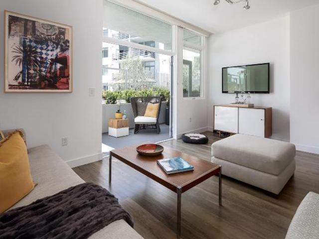 1 Br, 1 bath, Apartment 1619 N La Brea Ave