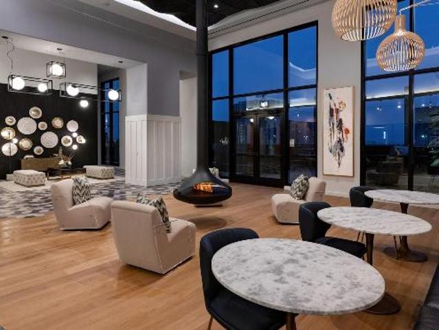 1 Br, 1 bath, Apartment 161 Peachtree Center Ave