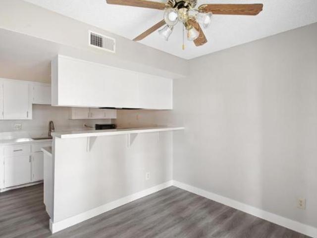 1 Br, 1 bath, Apartment 1750 W Boston St