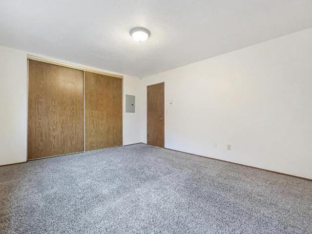1 Br, 1 bath, Apartment 17726 SE Division St