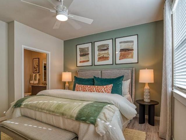1 Br, 1 bath, Apartment 17785 W Bell Rd
