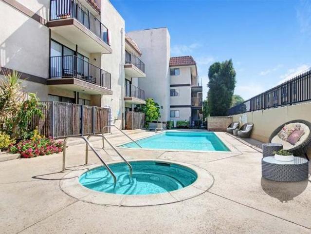 1 Br, 1 bath, Apartment 17808 Sherman Way