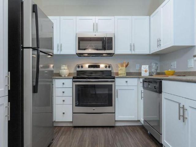 1 Br, 1 bath, Apartment 1780 Creekside Dr