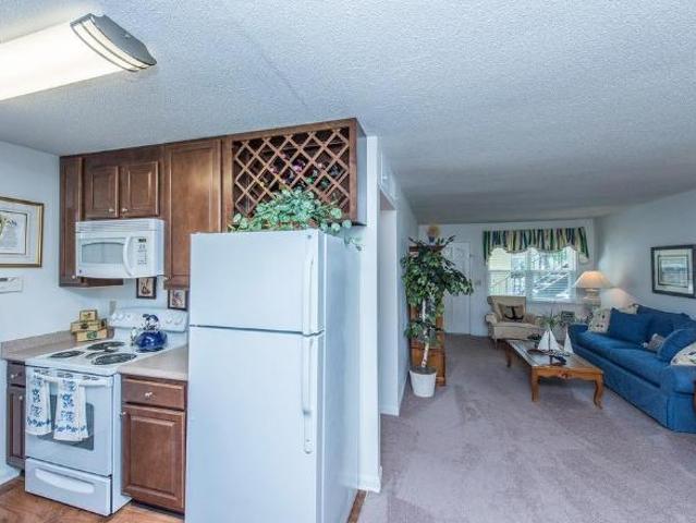1 Br, 1 bath, Apartment 1700 Whipple Rd