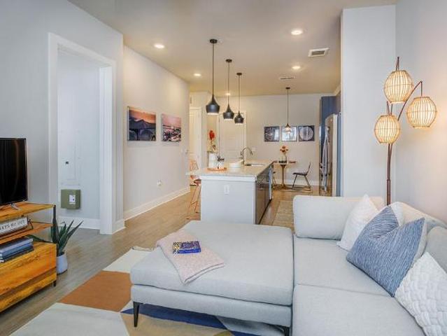 1 Br, 1 bath, Apartment 1700 N Brevard St