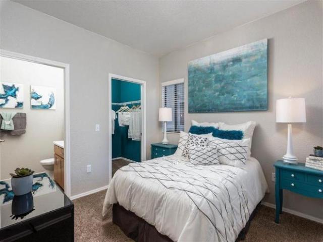 1 Br, 1 bath, Apartment 1700 N 103rd Ave