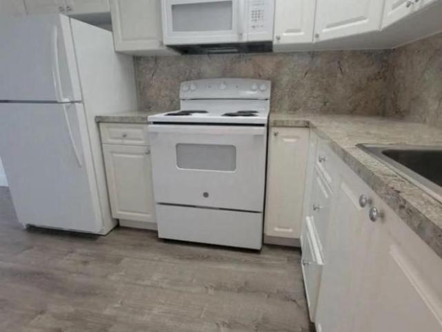 1 Br, 1 bath, Apartment 1700 NE 8th Street