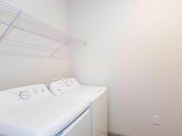 1 Br, 1 bath, Apartment 1701 MLK Jr Blvd