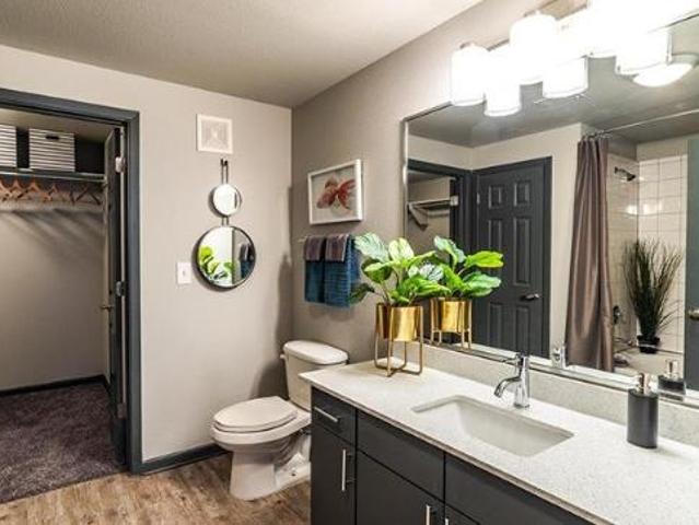 1 Br, 1 bath, Apartment 1701 Rogers Rd