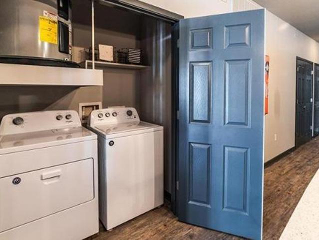 1 Br, 1 bath, Apartment 1701 Rogers Rd