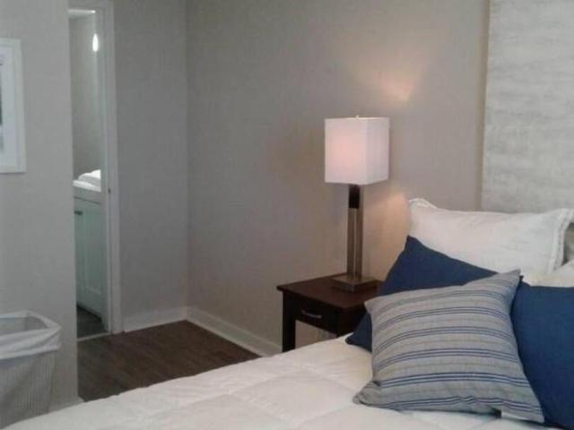 1 Br, 1 bath, Apartment 170 E Griffith St